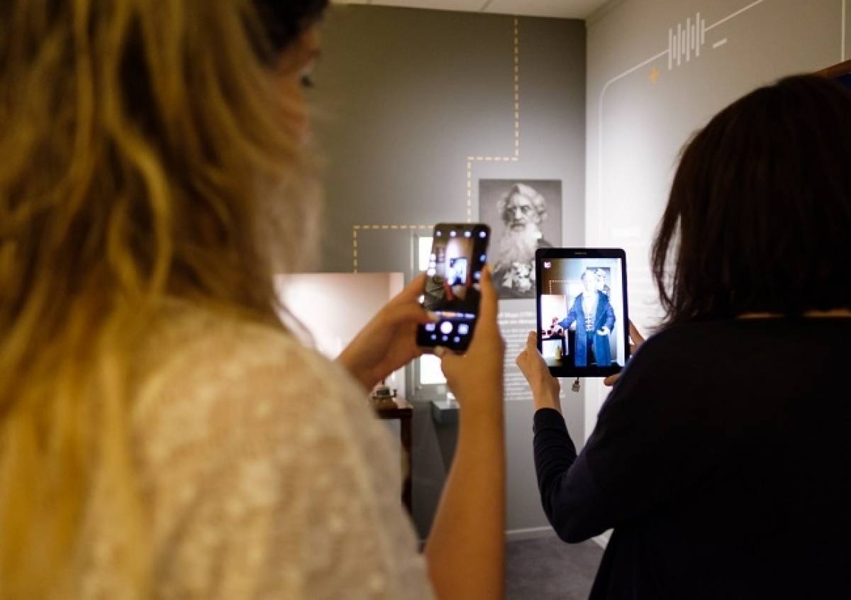 COSMOTE: Πιλοτική εφαρμογή υπηρεσιών Augmented Reality στο Μουσείο ...